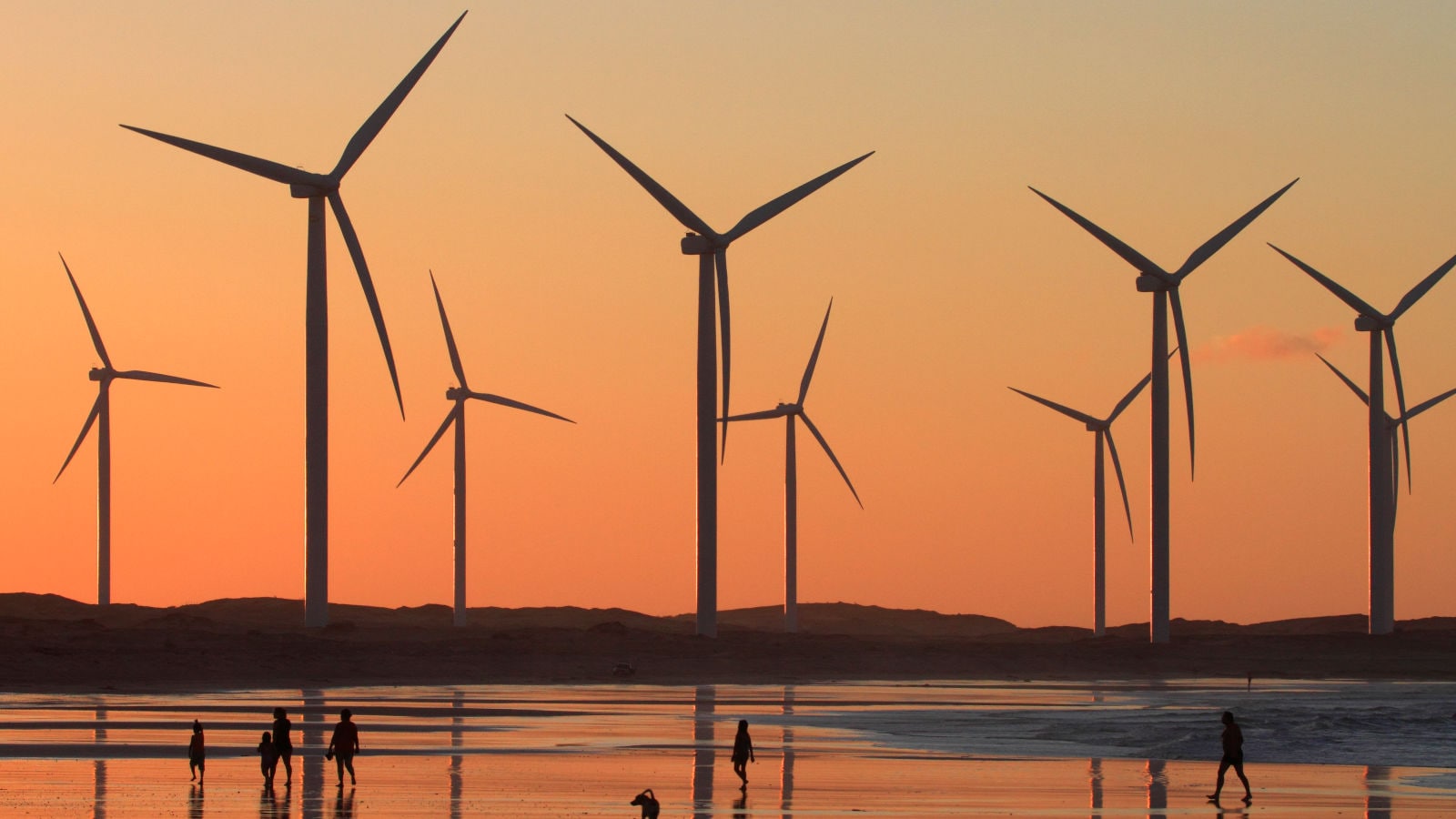 Moving to a low-carbon and climate resilient future - PwC UK